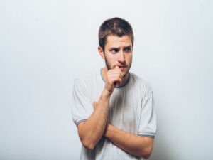 ¿Por qué algunas personas son tímidas? - Psicólogos Arequipa