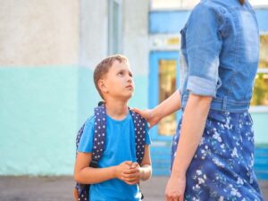 ¿Por qué mi hijo no quiere ir al colegio? - Psicólogos Arequipa